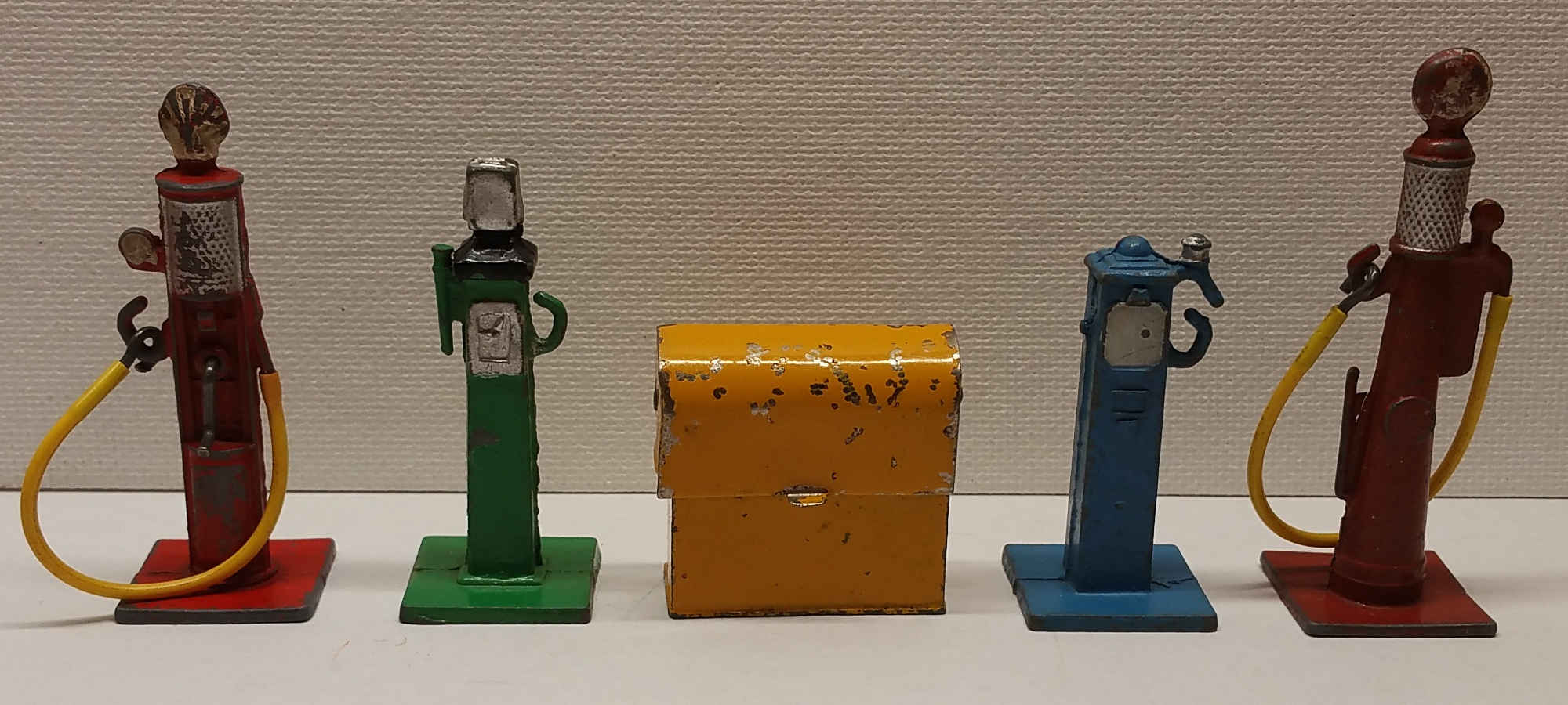 Dinky 49/780 Petro Pumps and Oil Bin Set