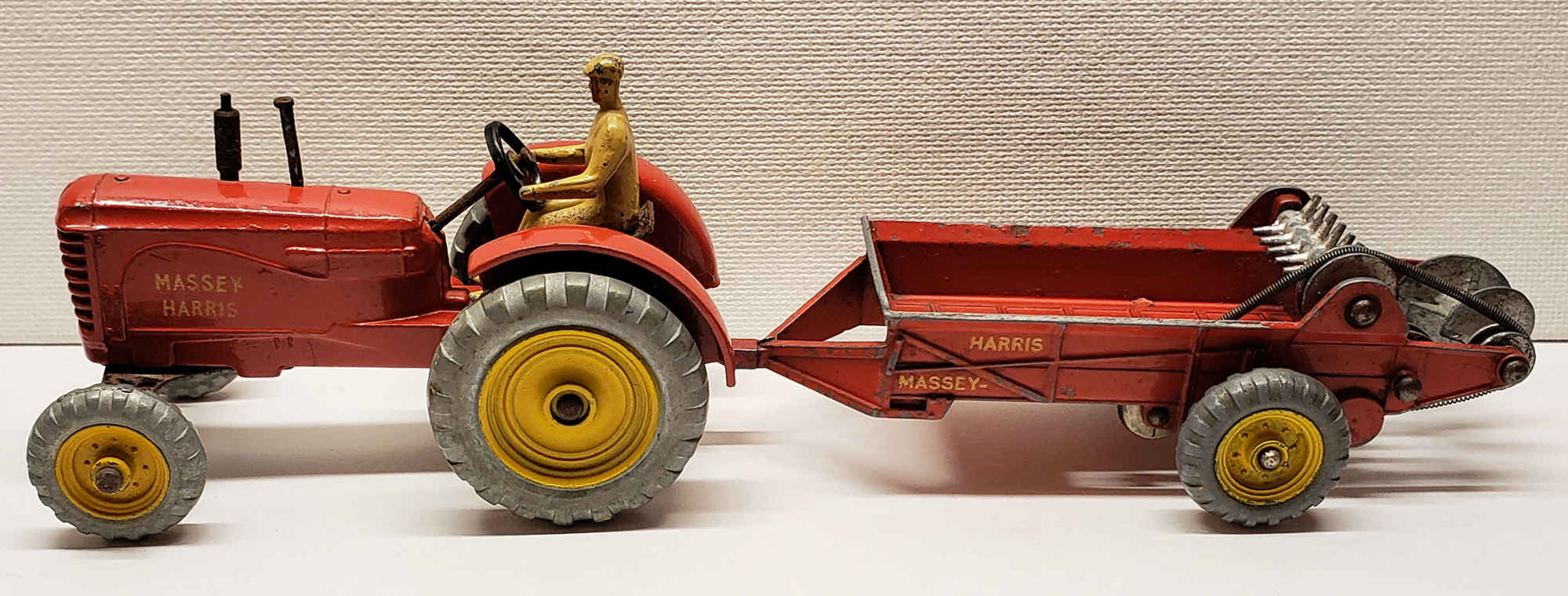 Dinky Toys 27a/ 300 Massey Harris Tractor